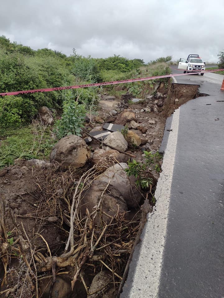 Reportan deslave en carretera de San Gabriel - Letra Fría