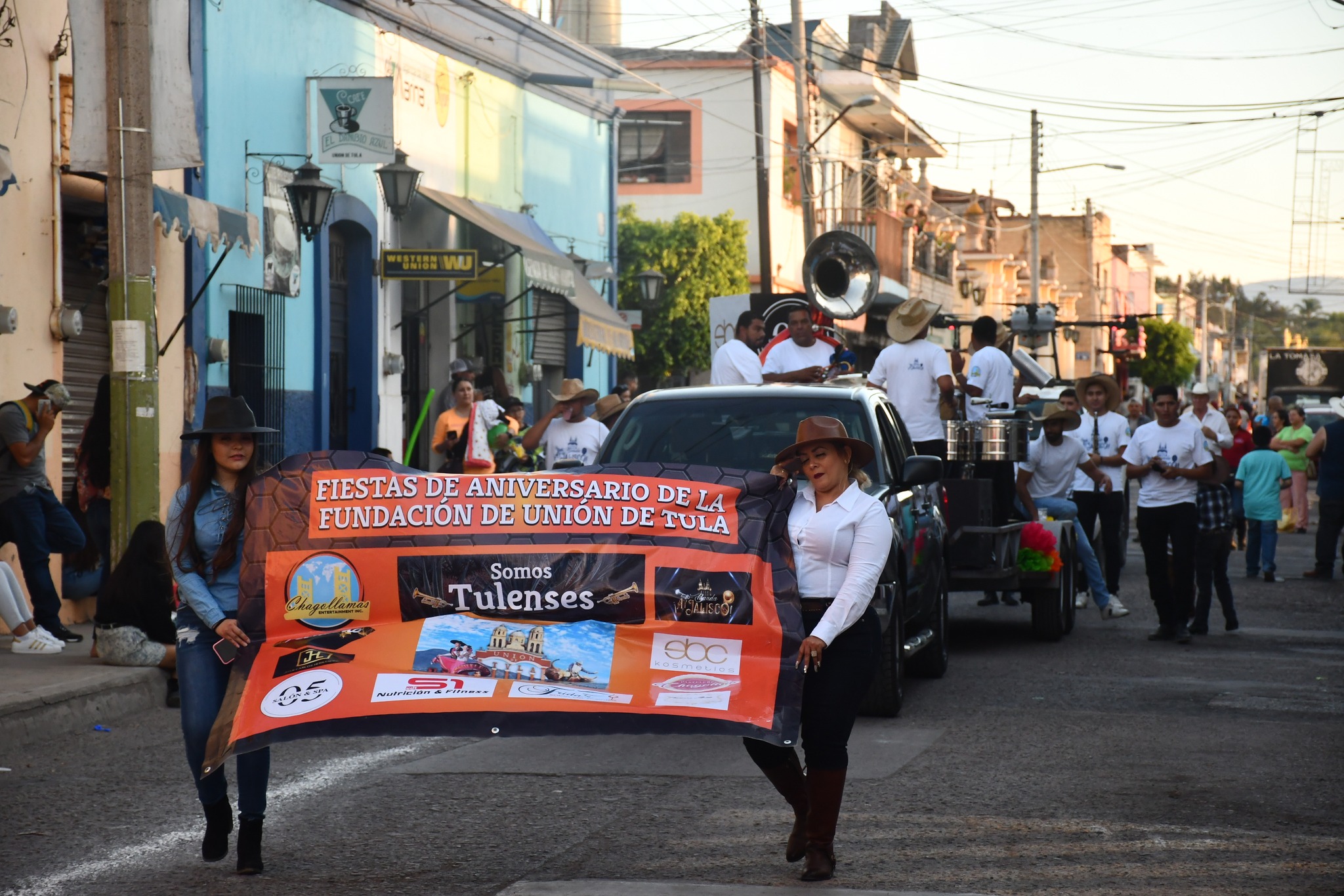 "Fiestas de mayo", el orgullo de Unión de Tvla - Letra Fría