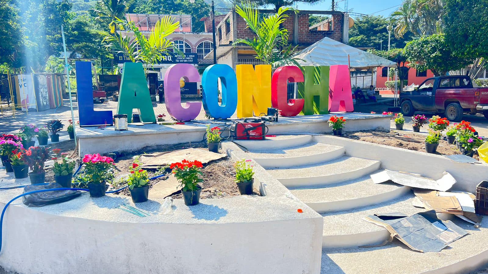 La Concha tiene sus letras monumentales - Letra Fría